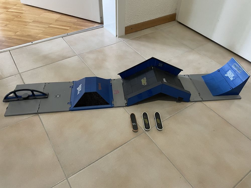 Tech Deck Skatepark + 3 Fingerboards | Kaufen auf Ricardo
