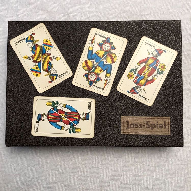 Jass-Set antik (D'occasion) à Zürich pour CHF 20 – avec livraison ...