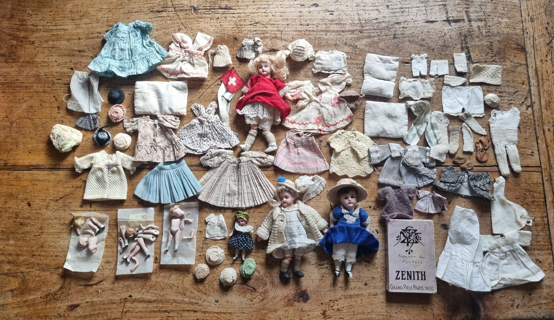 Magnifique lot de 4 poupées en porcelaine 1900 (D'occasion) à Genève ...