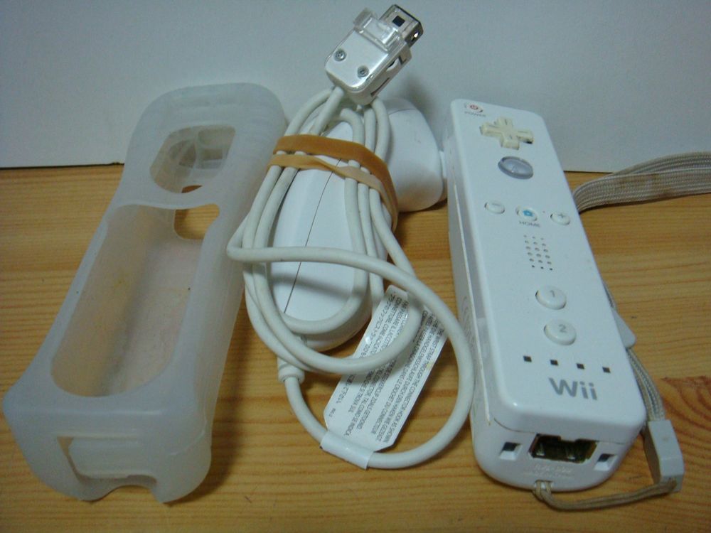 Original Nintendo Wii Remote Controller mit Nunchuk | Kaufen auf Ricardo