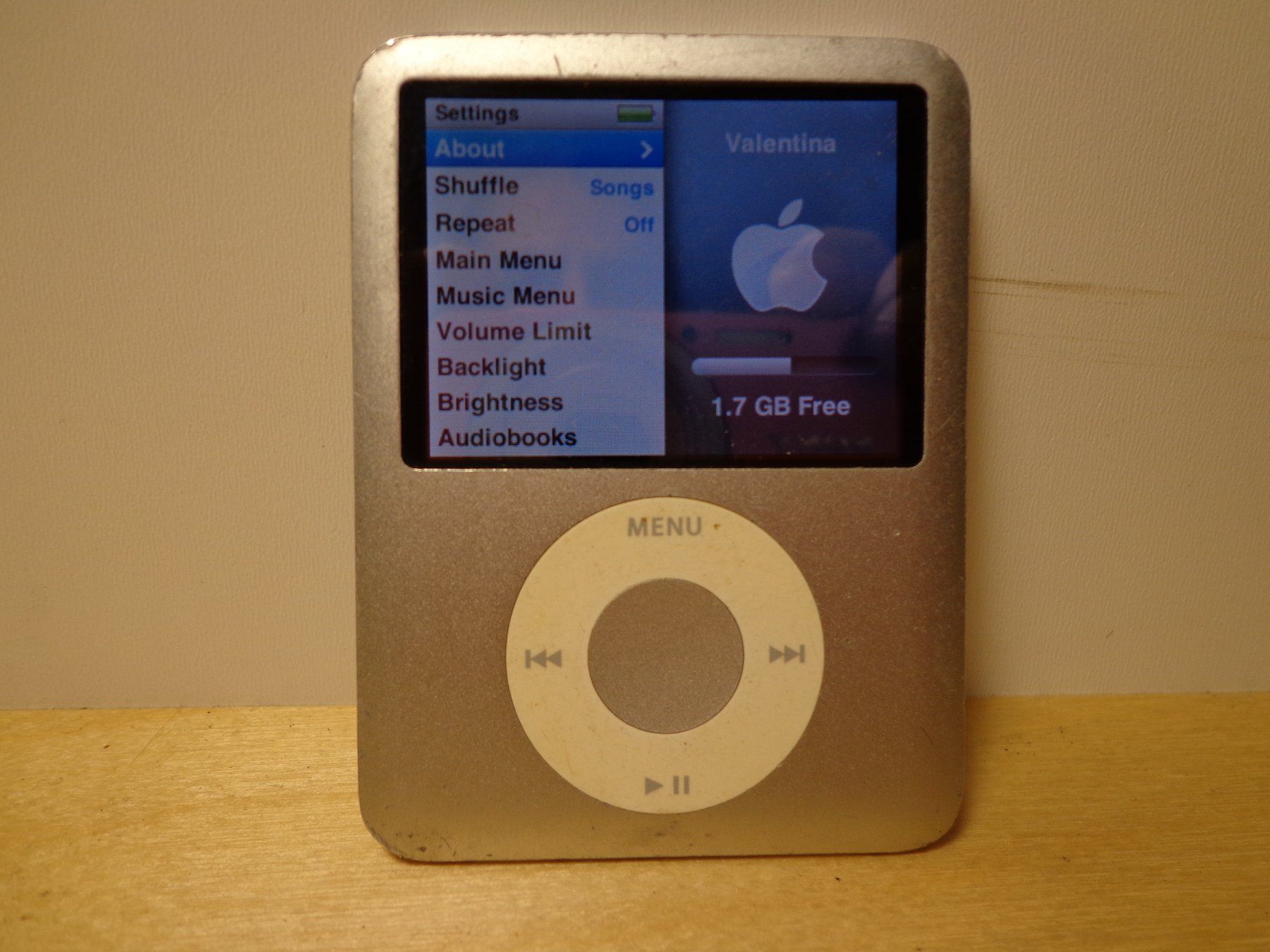 Apple iPod 4GB, Klassiker, funktioniert, silber, Top! (Gebraucht) in Ligornetto für CHF 18 – mit ...