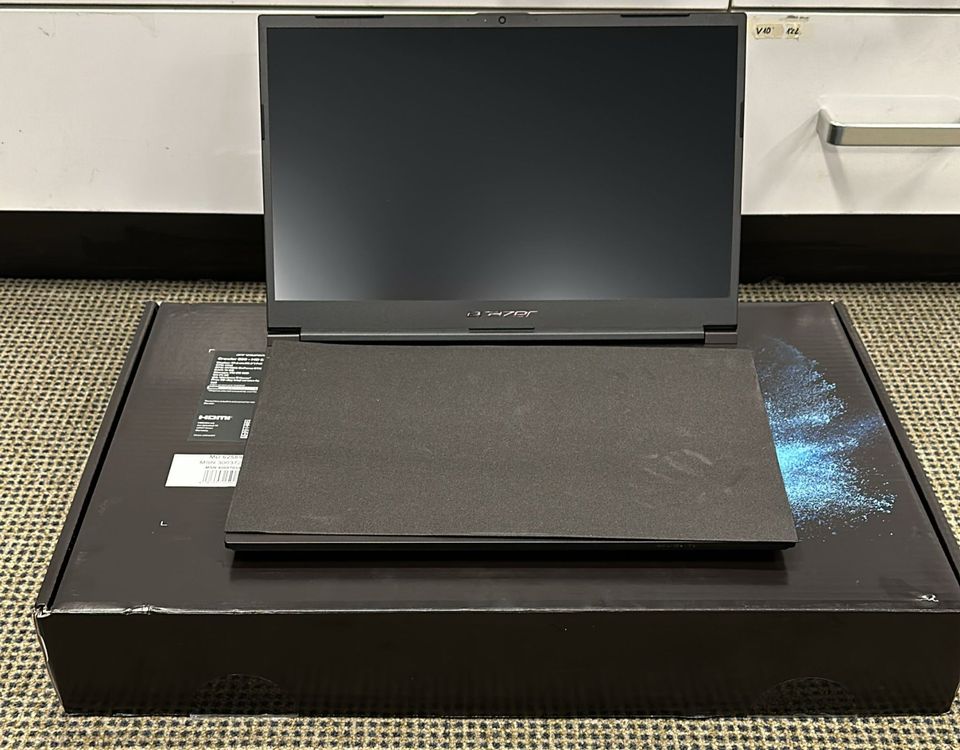 MEDION ERAZER E50 i5 16 GB 512 GB SSD RTX 4050 GAMING LAPTOP (Neu ...