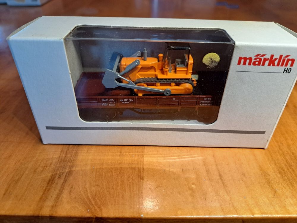 Märklin 4424 Flachwagen mit Trax (Gebraucht) in für CHF 15 – mit ...