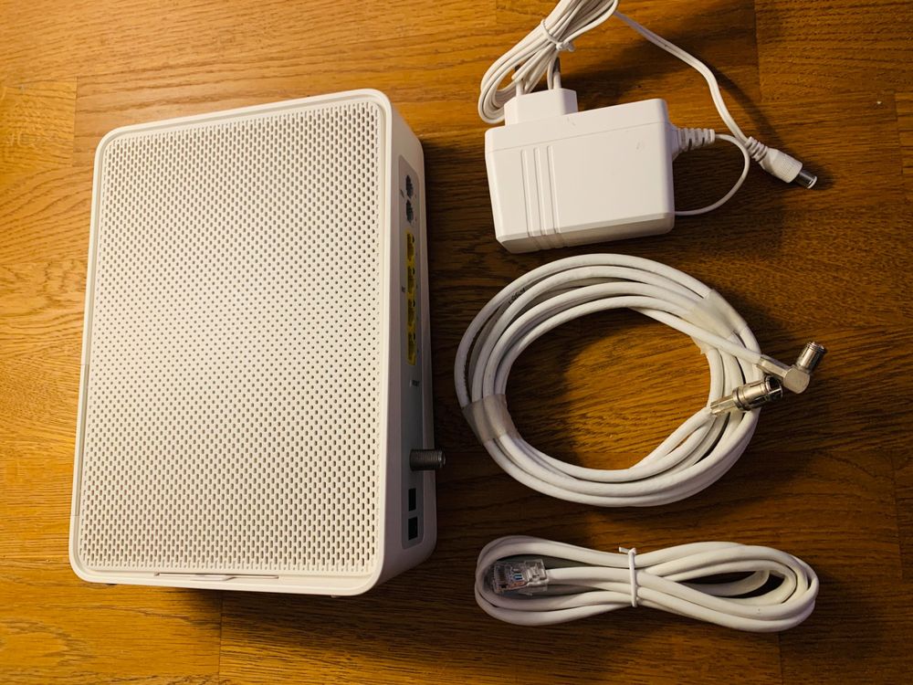 UPC Connect Box inkl. Kabel (Tel. / Laden / Antenne) (Gebraucht) in ...