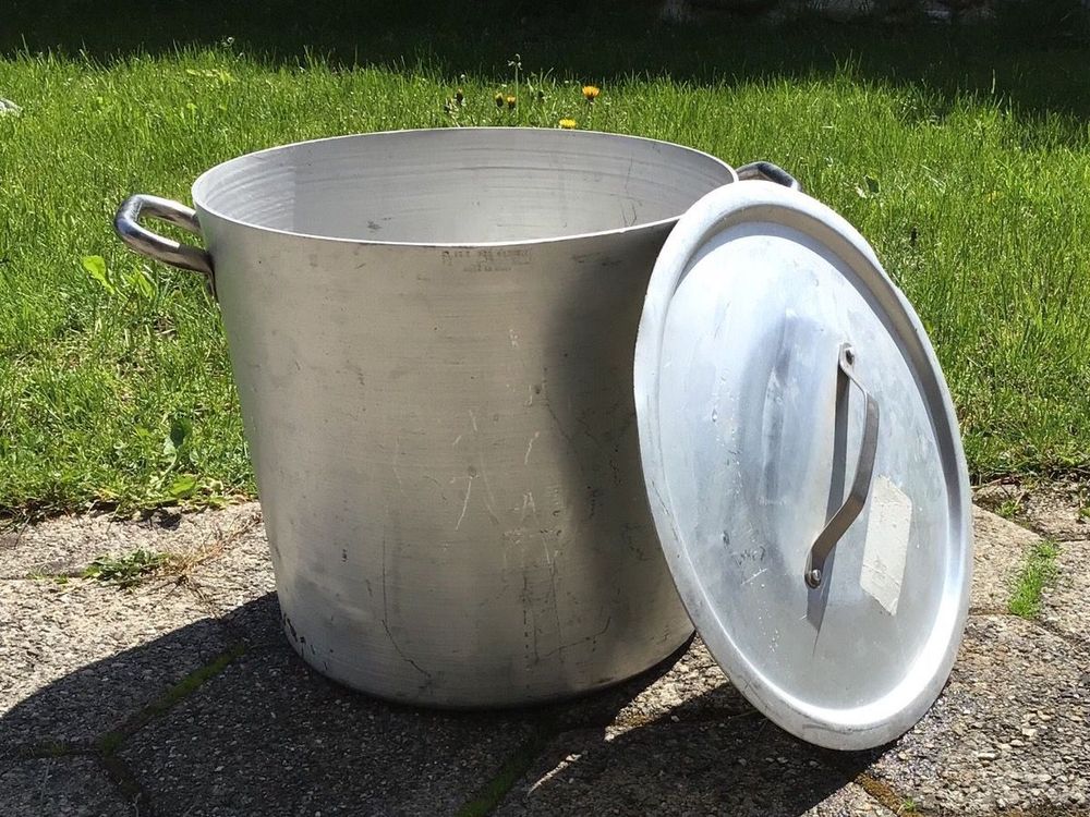 Grosser Aluminium Topf mit Deckel (Gebraucht) in für CHF 30 – mit ...