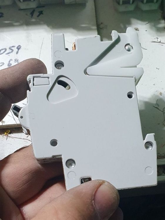 Leitungsschutzschalter c16 16A Weber uniline (Gebraucht) in Zürich für CHF 6 – mit Lieferung auf ...