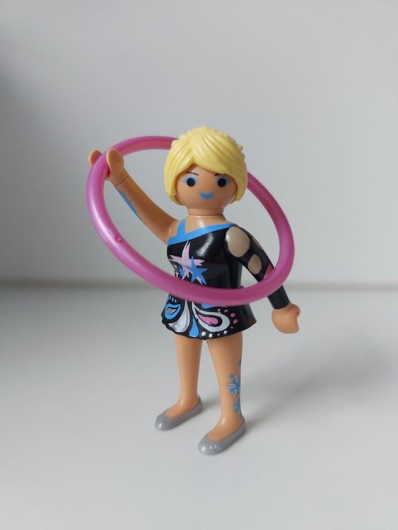 PLAYMOBIL Figur Serie 19 Turnerin mit Hula-Hoop-Reifen (Gebraucht) in ...