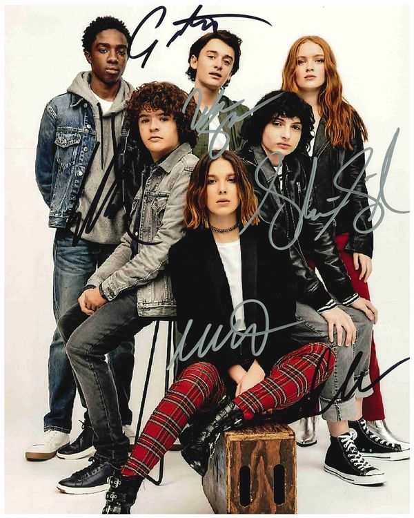 STRANGER THINGS (Cast) - handsigniert (20 x 25 cm) mit COA (Gebraucht ...