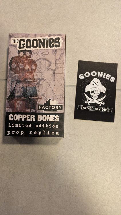 Les Goonies / The Goonies: Copper Bones Skeleton Key Prop Re (Neu ...