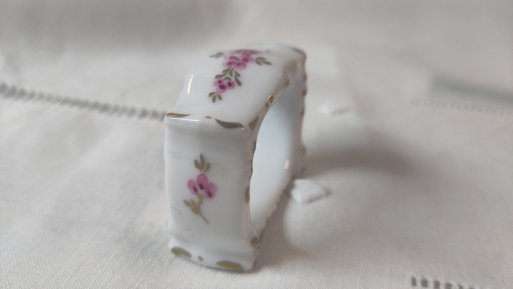 Ancien rond de serviette en porcelaine peinte à la main (D'occasion) à ...