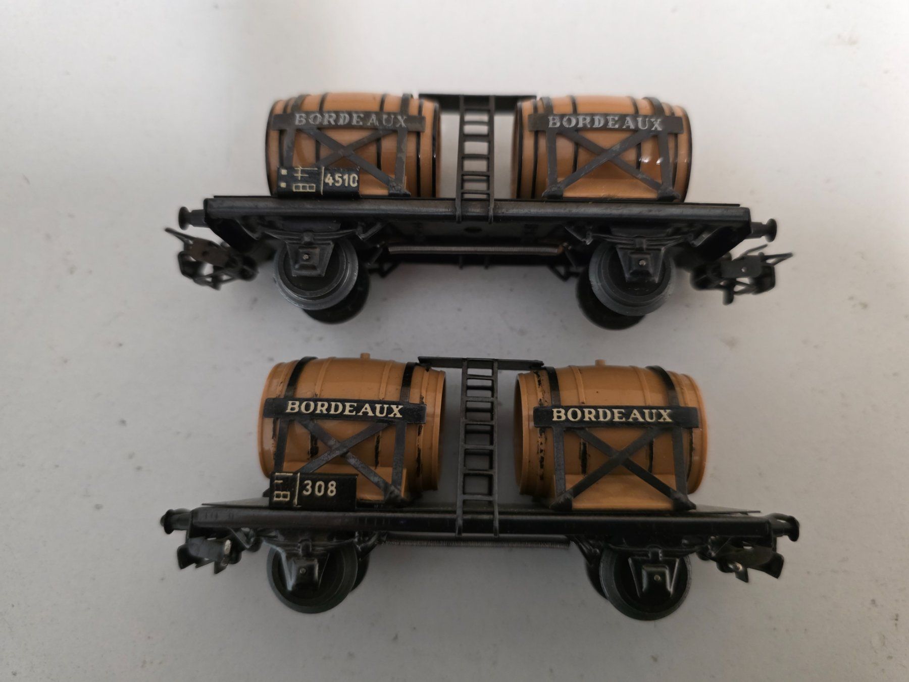 Märklin 2 wagons a vin dès 1.-fr (Usato) a bassecourt per CHF 13 – con ...
