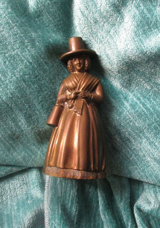 Tischglöggli antike Bronze Figur Trachtendame um 1920 ! (Gebraucht) in Zürich für CHF 10 – mit ...