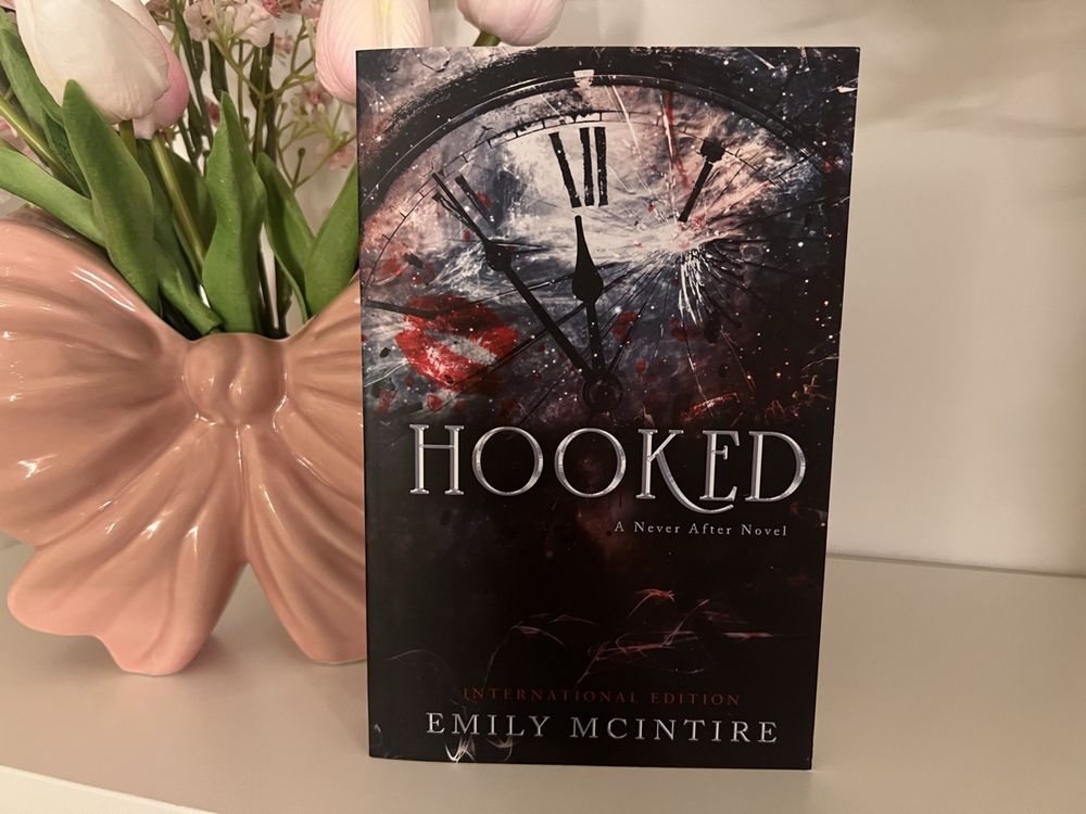 Hooked - Never After Series (Neu (gemäss Beschreibung)) in Lohn ...