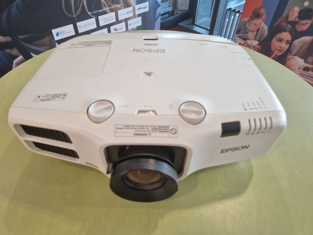 Beamer (Gebraucht) in Bern für CHF 55 – nur Abholung auf Ricardo kaufen