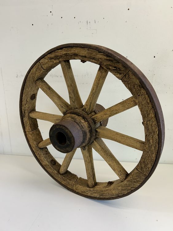 Wagenrad Rad Holzrad antik (Gebraucht) in Schenkon für CHF 1 – mit ...