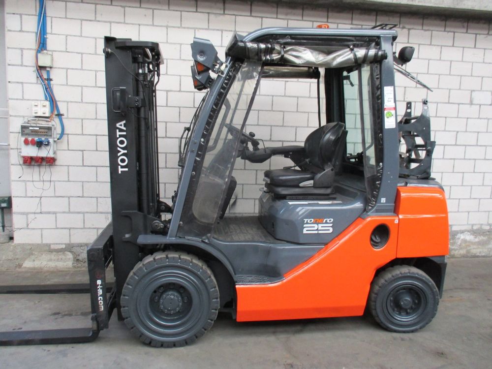 STAPLER TOYOTA 02-8FGF25 BENZIN+GAS GABELSTAPLER (Gebraucht) in Seon für CHF 13900 – nur ...