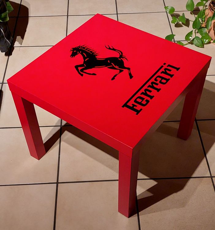 Table déco Ferrari rouge (Gebraucht) in Matran für CHF 40 – mit ...