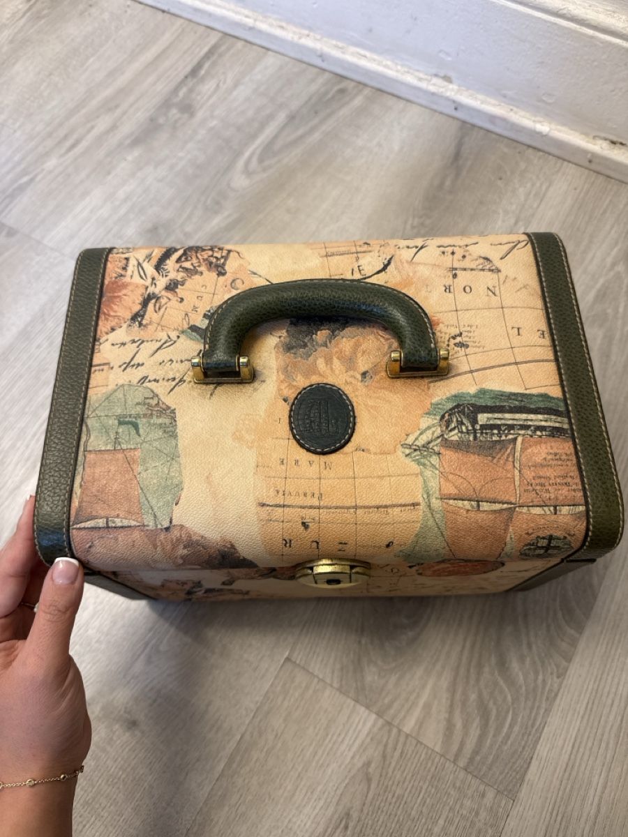 Belle boîte à bijoux vintage avec motif de carte du monde. (D'occasion ...