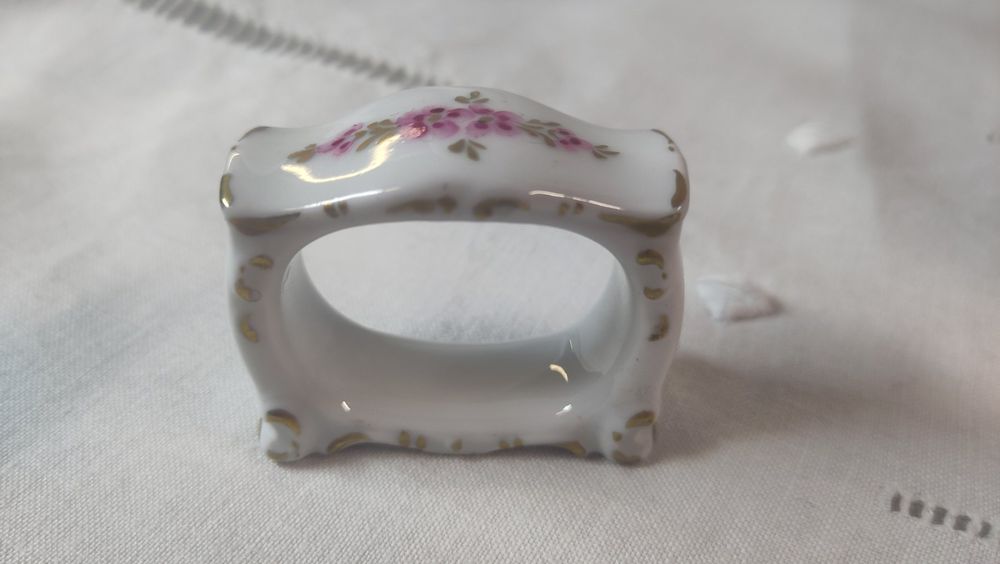 Ancien rond de serviette en porcelaine peinte à la main (D'occasion) à ...