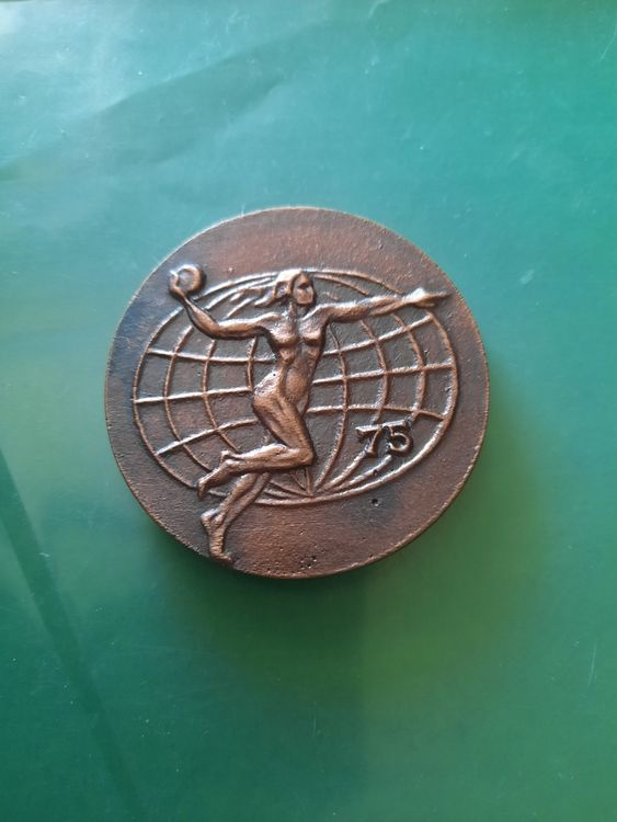 Handball Medaille 1975, Nicht aus Metall (Gebraucht) in Biel/Bienne für CHF 14 – mit Lieferung ...