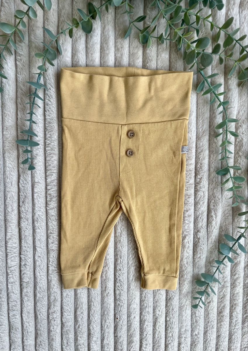 Gelbe Baby Hose mit Holzknöpfen, Grösse 56/62 (Gebraucht) in Affoltern ...