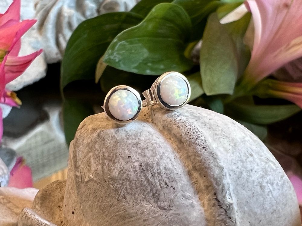 Opal Ohrstecker rund Ø: 5mm - schlicht in Silber - Milchopal | Kaufen auf Ricardo