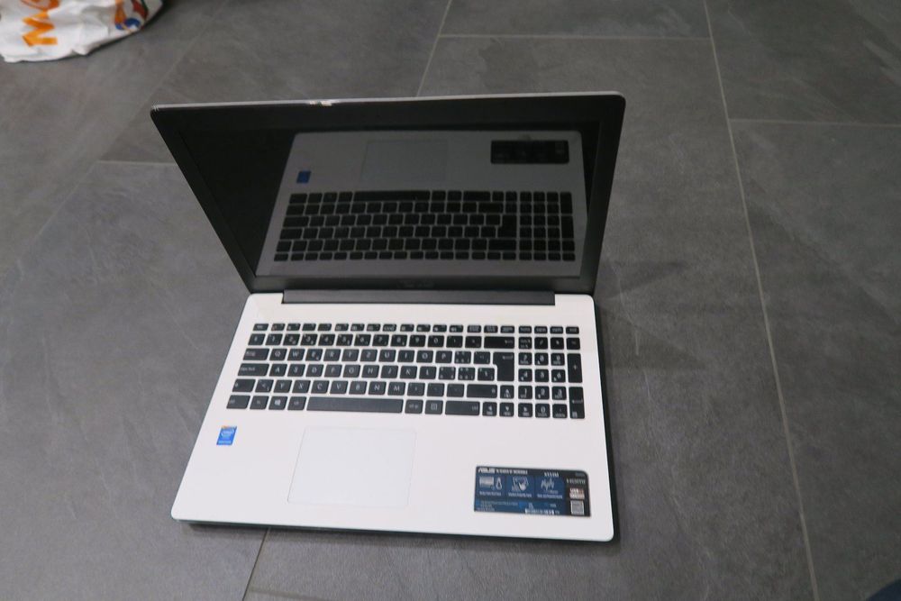 ASUS Laptop X553M 15,6" | Kaufen auf Ricardo