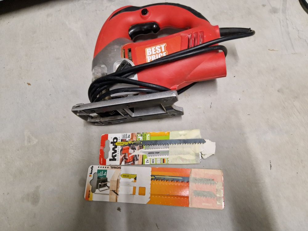 Stichsäge mit 4 Zusatzblätter ab 1.00 CHF (Gebraucht) in Widnau für CHF 2 – mit Lieferung auf ...