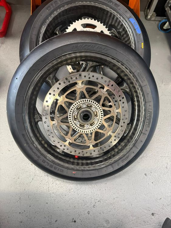 BMW HP4 Race Carbon Räder (Gebraucht) in Castel San Pietro für CHF 5500 ...