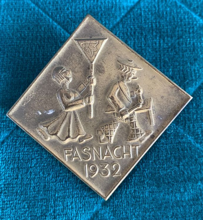 Basler Fasnacht, Plakette 1932 (Gebraucht) in Nürensdorf für CHF 1 – mit Lieferung auf Ricardo ...