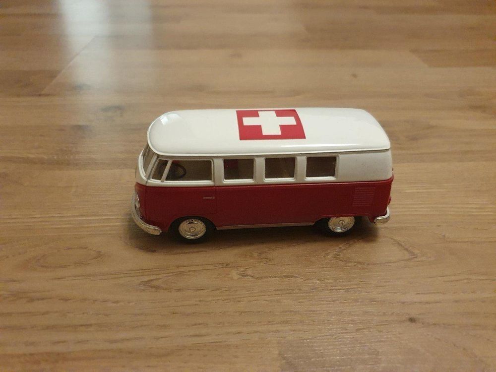 VW Bus rot mit CH-Kreuz | Kaufen auf Ricardo