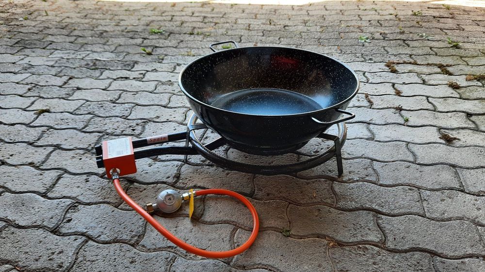 Paella Pfanne mit Gasbrenner (Neu (gemäss Beschreibung)) in Freienbach ...