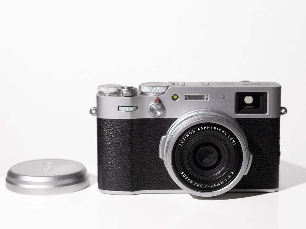 Fujifilm x100v 23mm f/2 Silber Fuji (Gebraucht) in Basel für CHF 1300 – mit Lieferung auf ...