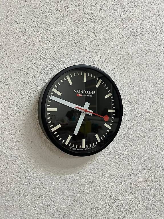 Mondaine SBB Bahnhofsuhr Wanduhr im Schweizer Bahn-Design (Gebraucht ...