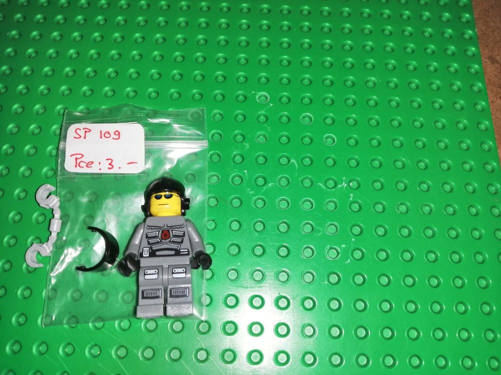 Mini figurine Lego ( Space Police 3 Officer 10 ) (Gebraucht) in La tour ...