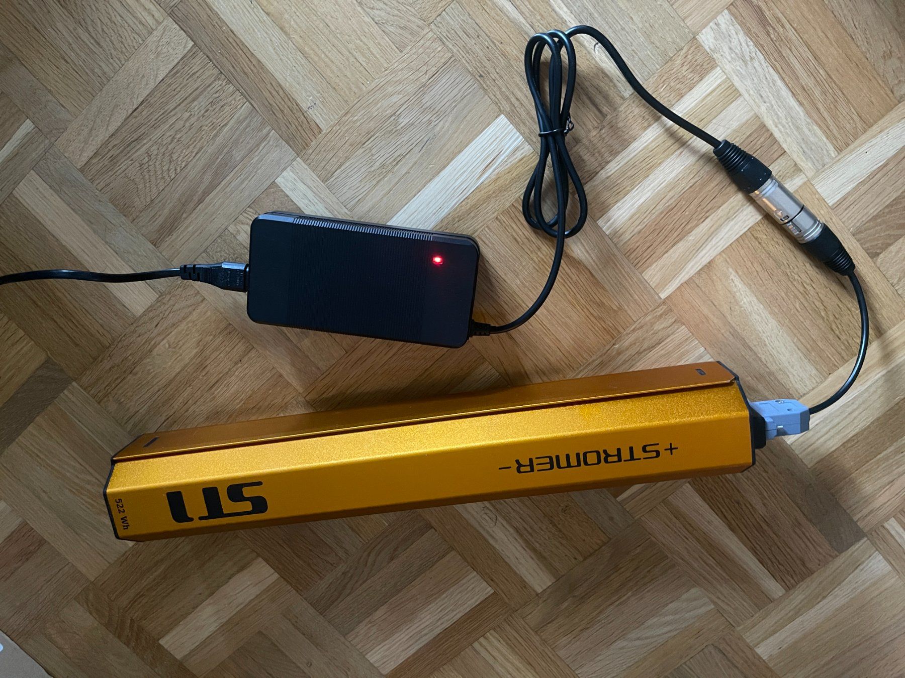 Stromer ST1 Ladegerät mit Adapter / ersetzt CN160 & CN168 (Neu (gemäss ...