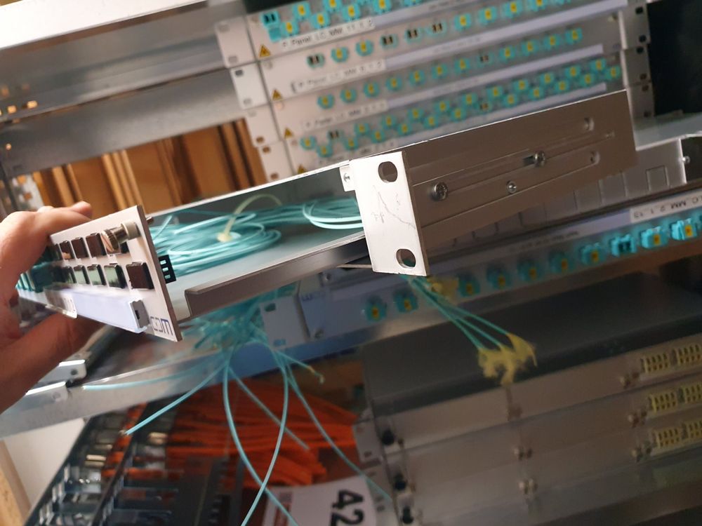 LWL PatchPanel 19" 19Zoll 2x12 Port teilweise bestück (Gebraucht) in ...