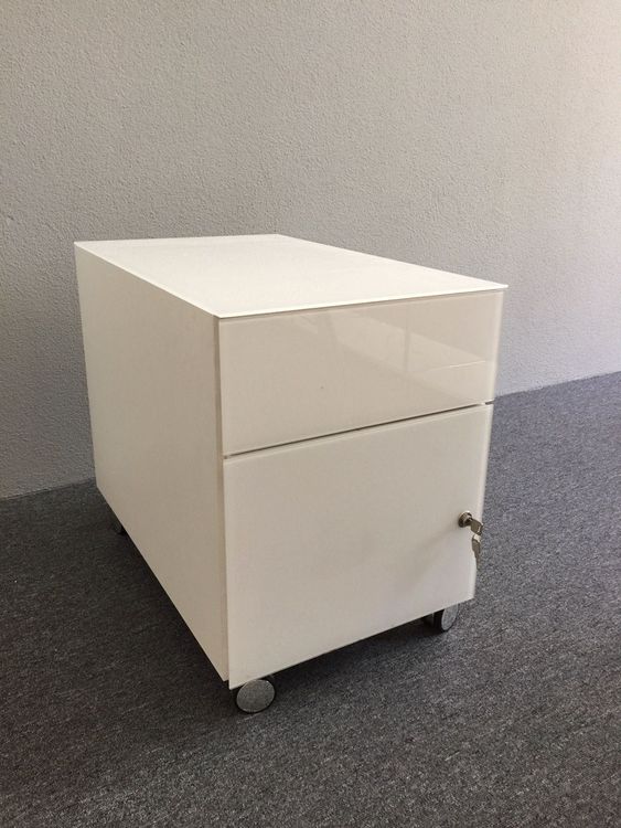 Korpus weiss, Glasoberfläche, Schloss (Gebraucht) in Zürich für CHF 120 ...