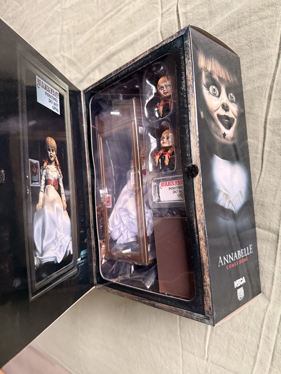 Neca The Conjuring Universe: Ultimate Annabelle (Annabelle (Neu und ...