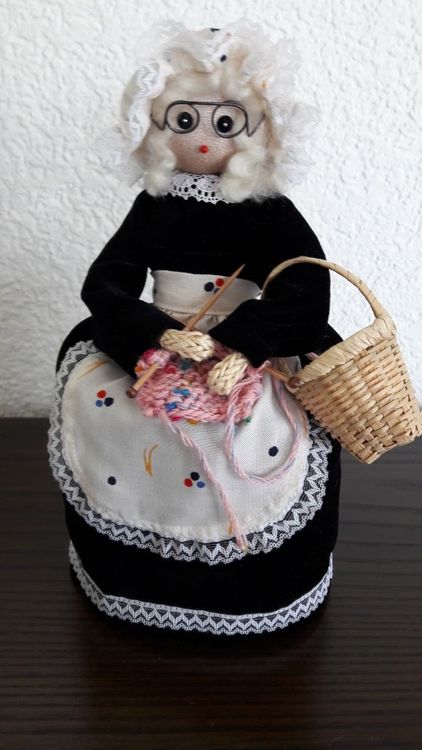 WC Rollen Deko, "Fraueli" schwarz; Handarbeit (Neu (gemäss Beschreibung)) in Luzern für CHF 15 ...