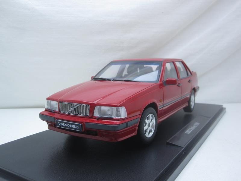 Volvo 850 1993 red 1/18 Triple9 NEU OVP (Neu und originalverpackt) in ...