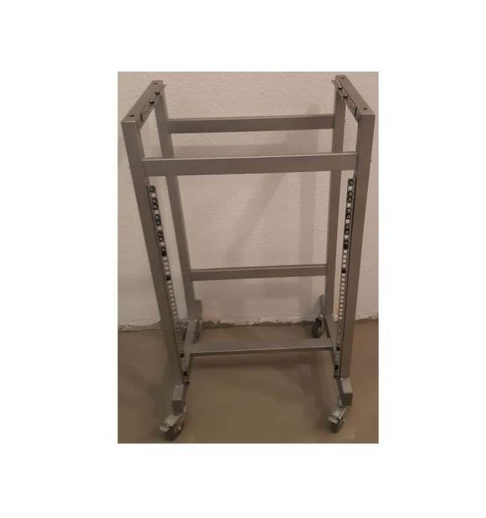 Rack 19" 15U sur roulette avec un plateau (Gebraucht) in Romainmôtier ...