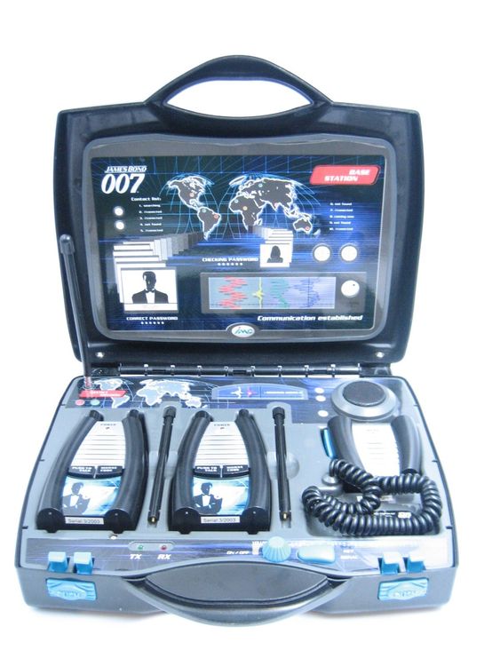 James Bond Agenten-Koffer RAR (Gebraucht) in Zürich für CHF 22 – mit ...