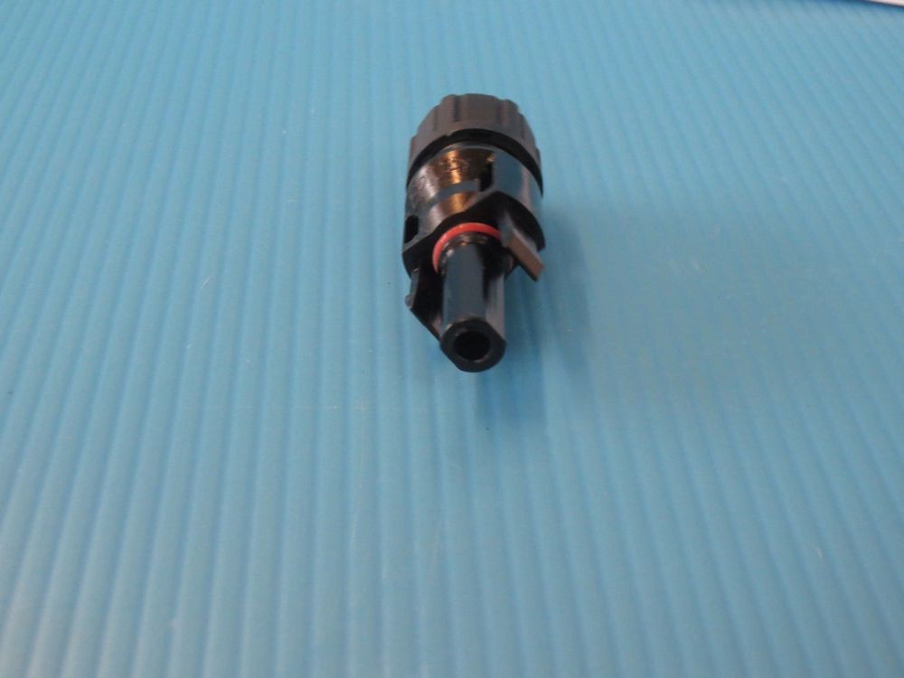 EPIC Solar Stecker Set MC4 4-6mm2 für hohe 1000V und 30A (Neu und originalverpackt) in Sulz LU ...