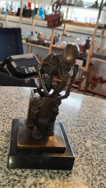 SKELETT DER DENKER WUNDERSCHÖNE BRONZE FIGUR SIGNIERT (Gebraucht) in Jeuss für CHF 73 – mit ...