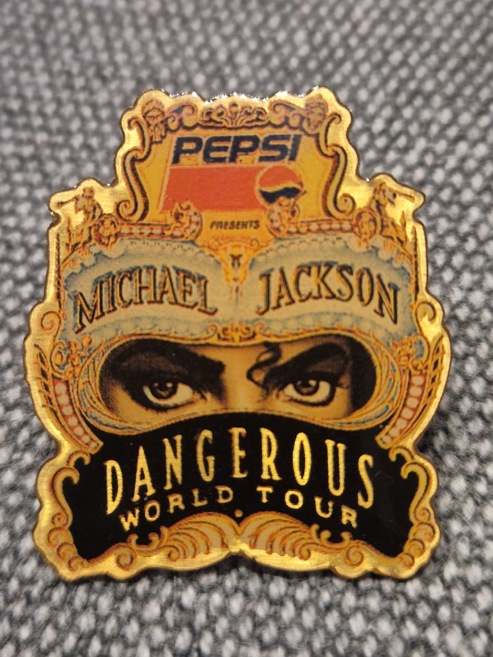 Michael Jackson Pepsi Dangerous World Tour Pin, Top! (Gebraucht) in ...