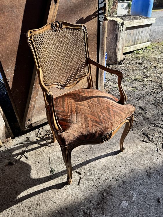 Antiker Louis XV Stil Stuhl mit Rohrgeflecht (Gebraucht) in Küttigen für CHF 55 – nur Abholung ...