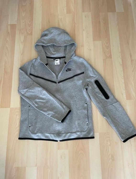 Nike Tech Fleece Kids XL (Gebraucht) in Münsingen für CHF 65 – mit ...