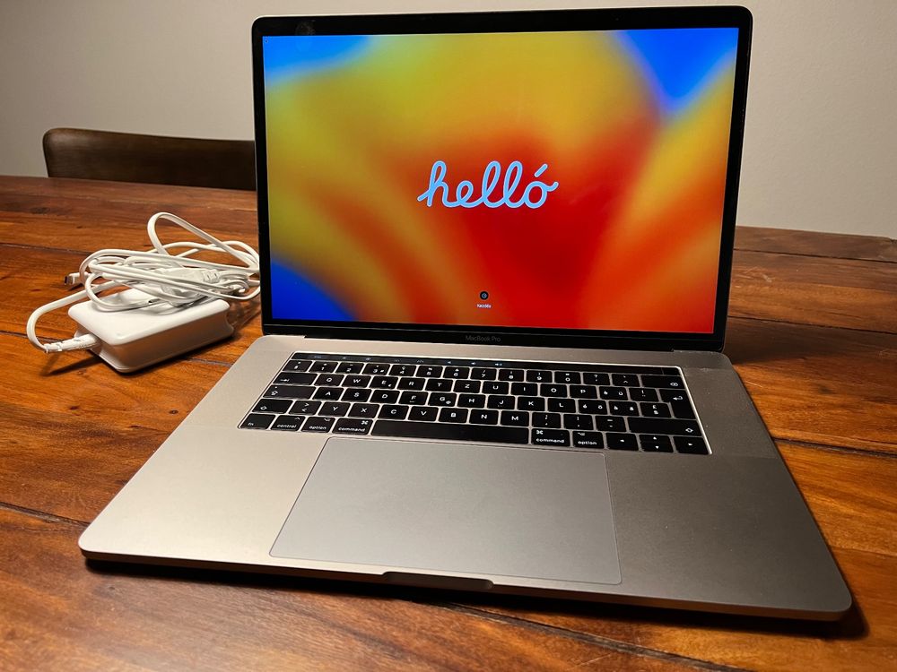 Apple MacBook Pro 15-inch 2017 i7 mit TouchBar | Kaufen auf Ricardo