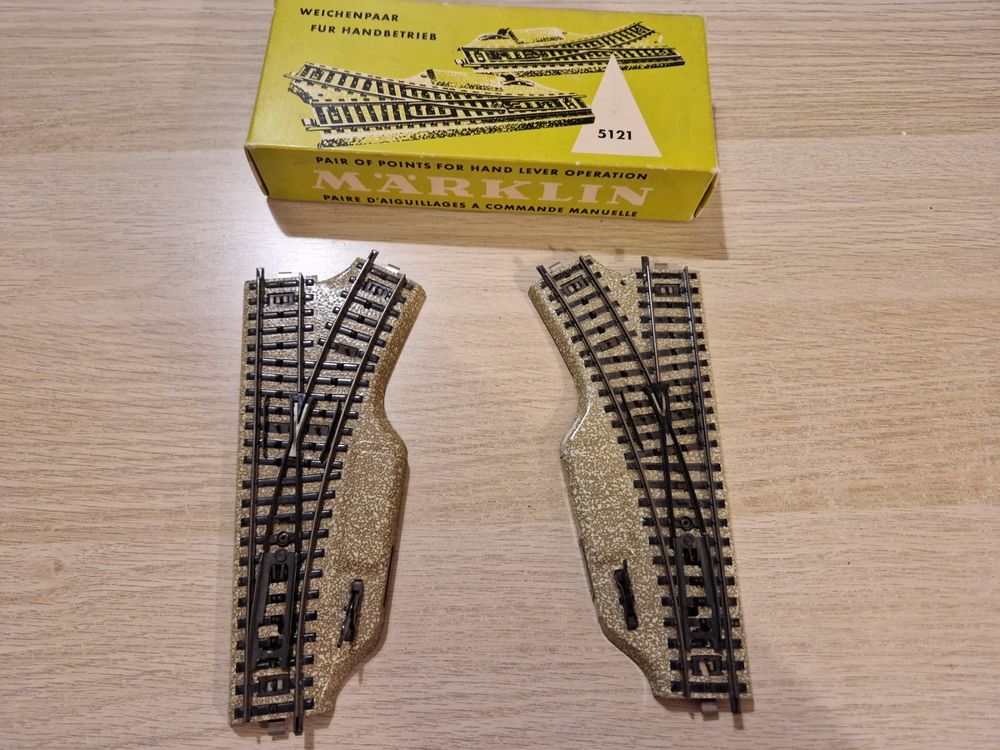 Märklin 5121 Weichenpaar M H0 (1) (Gebraucht) in St-Aubin-Sauges für CHF 11 – mit Lieferung auf ...